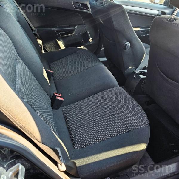 Melns Opel Astra 2007 Rīga, ar dzinēja tilpumu 1.70 L un nobraukumu 370 tūkst. km par 1390 €, foto 9 vietnē AUTOMOTO.COM.LV