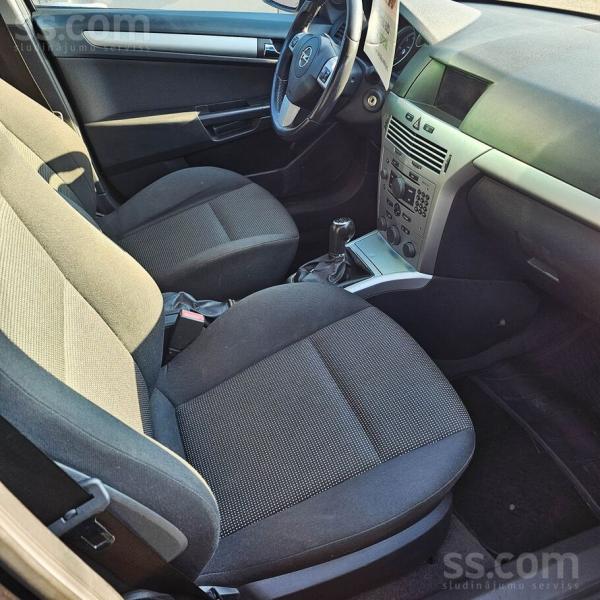 Melns Opel Astra 2007 Rīga, ar dzinēja tilpumu 1.70 L un nobraukumu 370 tūkst. km par 1390 €, foto 10 vietnē AUTOMOTO.COM.LV