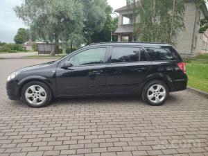 Black Opel Astra 2007 in Tukums, with an engine capacity of 1.90 L and mileage of 254 thousand km for 1750 €, photo 4 on AUTOMOTO.COM.LV