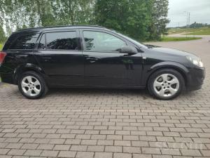 Black Opel Astra 2007 in Tukums, with an engine capacity of 1.90 L and mileage of 254 thousand km for 1750 €, photo 5 on AUTOMOTO.COM.LV