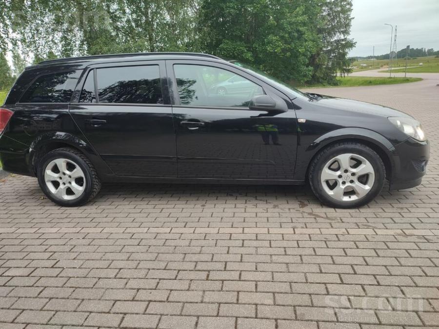 Black Opel Astra 2007 in Tukums, with an engine capacity of 1.90 L and mileage of 254 thousand km for 1750 €, photo 5 on AUTOMOTO.COM.LV