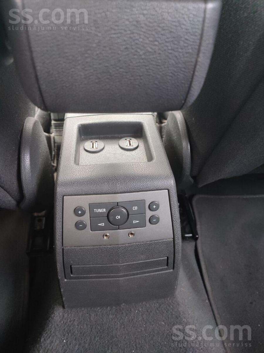 Black Opel Astra 2007 in Tukums, with an engine capacity of 1.90 L and mileage of 254 thousand km for 1750 €, photo 9 on AUTOMOTO.COM.LV