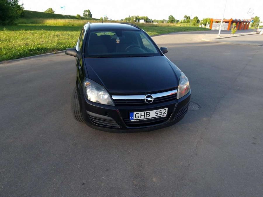 Black Opel Astra 2007 in Kretinga, with an engine capacity of 1.91 L and mileage of 420 thousand km for 1250 €, photo 1 on AUTOMOTO.COM.LV