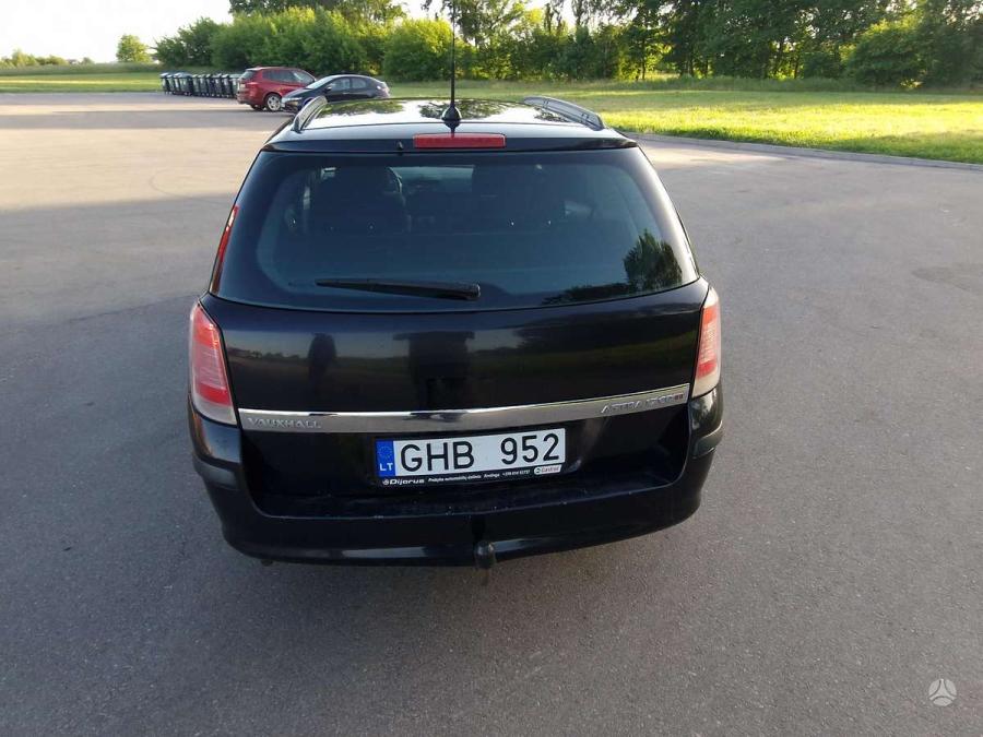 Black Opel Astra 2007 in Kretinga, with an engine capacity of 1.91 L and mileage of 420 thousand km for 1250 €, photo 4 on AUTOMOTO.COM.LV