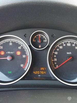 Black Opel Astra 2007 in Kretinga, with an engine capacity of 1.91 L and mileage of 420 thousand km for 1250 €, photo 13 on AUTOMOTO.COM.LV