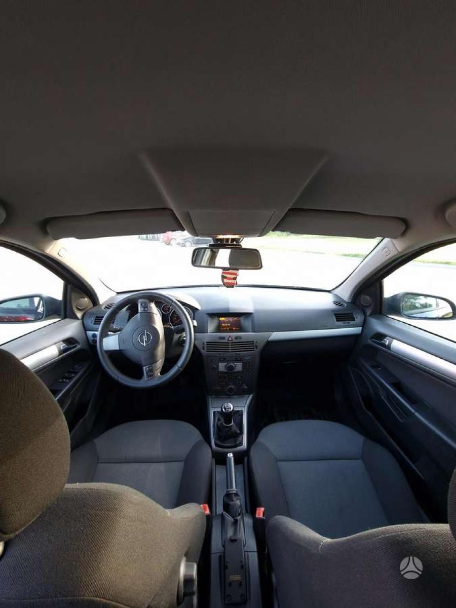 Black Opel Astra 2007 in Kretinga, with an engine capacity of 1.91 L and mileage of 420 thousand km for 1250 €, photo 15 on AUTOMOTO.COM.LV