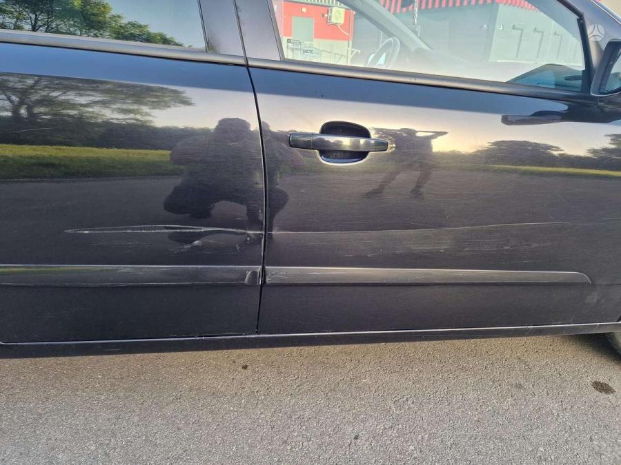 Black Opel Astra 2007 in Kretinga, with an engine capacity of 1.91 L and mileage of 420 thousand km for 1250 €, photo 16 on AUTOMOTO.COM.LV