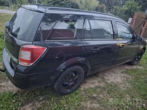 Black Opel Astra 2007 in Bauska, with an engine capacity of 1.70 L and mileage of 397 thousand km for 1350 €, photo 3 on AUTOMOTO.COM.LV