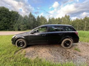Melns Opel Astra 2007 Cēsis, ar dzinēja tilpumu 1.90 L un nobraukumu 467 tūkst. km par 550 €, foto 3 vietnē AUTOMOTO.COM.LV
