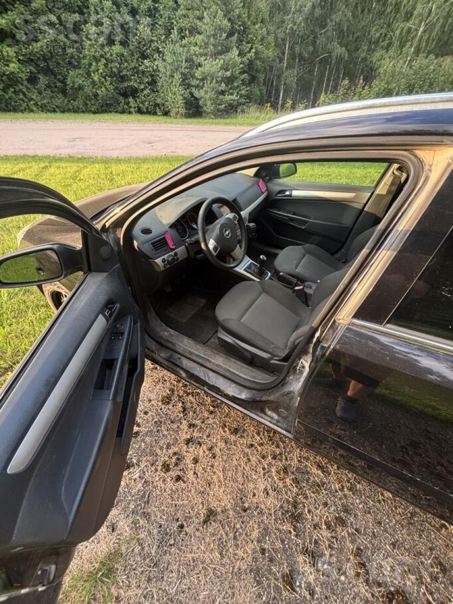 Melns Opel Astra 2007 Cēsis, ar dzinēja tilpumu 1.90 L un nobraukumu 467 tūkst. km par 550 €, foto 6 vietnē AUTOMOTO.COM.LV