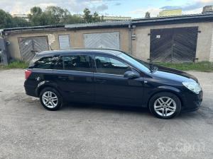 Black Opel Astra 2007 in Valmiera, with an engine capacity of 1.90 L and mileage of 235 thousand km for 1600 €, photo 3 on AUTOMOTO.COM.LV