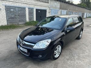 Black Opel Astra 2007 in Valmiera, with an engine capacity of 1.90 L and mileage of 235 thousand km for 1600 €, photo 4 on AUTOMOTO.COM.LV