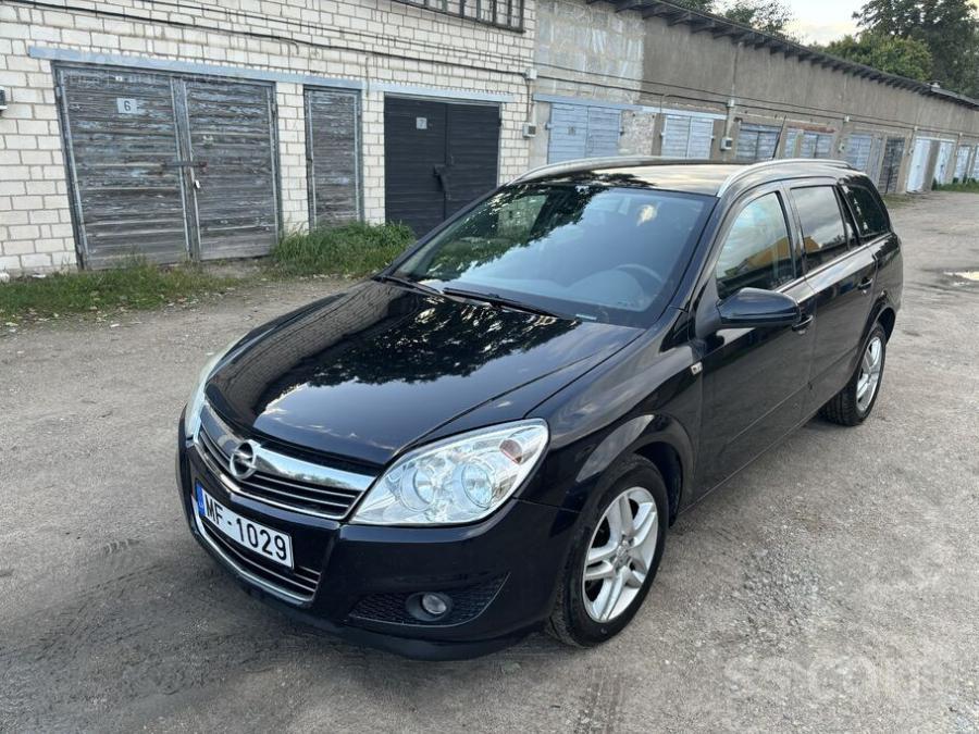 Black Opel Astra 2007 in Valmiera, with an engine capacity of 1.90 L and mileage of 235 thousand km for 1600 €, photo 4 on AUTOMOTO.COM.LV