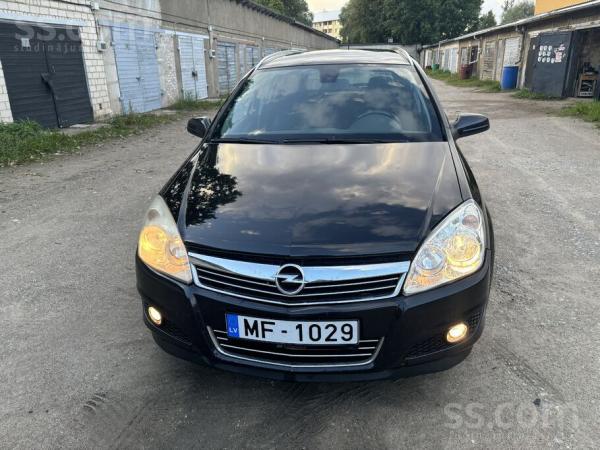 Black Opel Astra 2007 in Valmiera, with an engine capacity of 1.90 L and mileage of 235 thousand km for 1600 €, photo 7 on AUTOMOTO.COM.LV