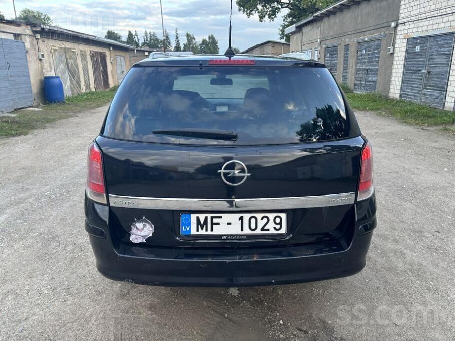 Black Opel Astra 2007 in Valmiera, with an engine capacity of 1.90 L and mileage of 235 thousand km for 1600 €, photo 9 on AUTOMOTO.COM.LV