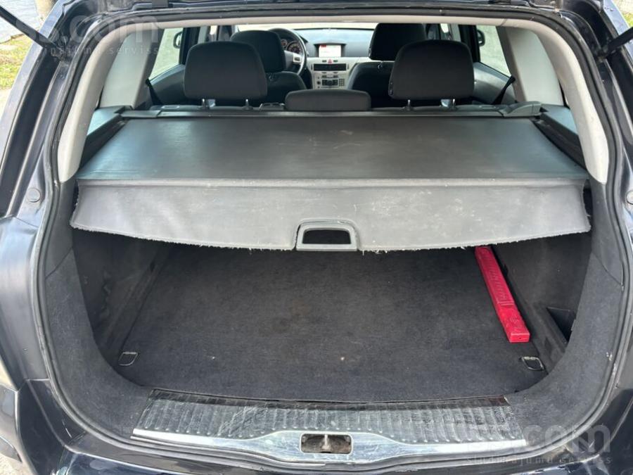 Black Opel Astra 2007 in Valmiera, with an engine capacity of 1.90 L and mileage of 235 thousand km for 1600 €, photo 16 on AUTOMOTO.COM.LV