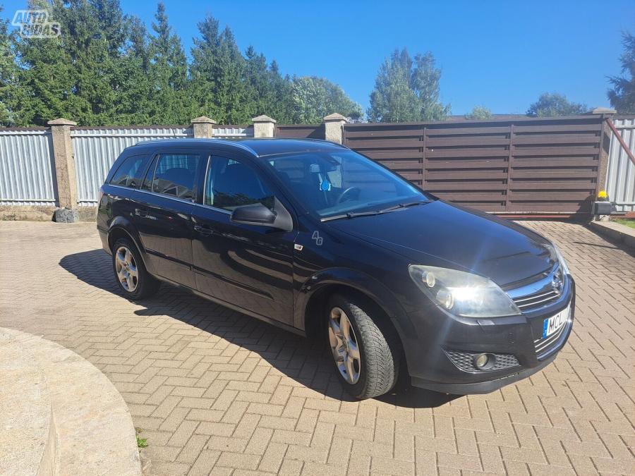 Black Opel Astra 2007 in Kaunas, with an engine capacity of 1.90 L and mileage of 270 thousand km for 1500 €, photo 3 on AUTOMOTO.COM.LV