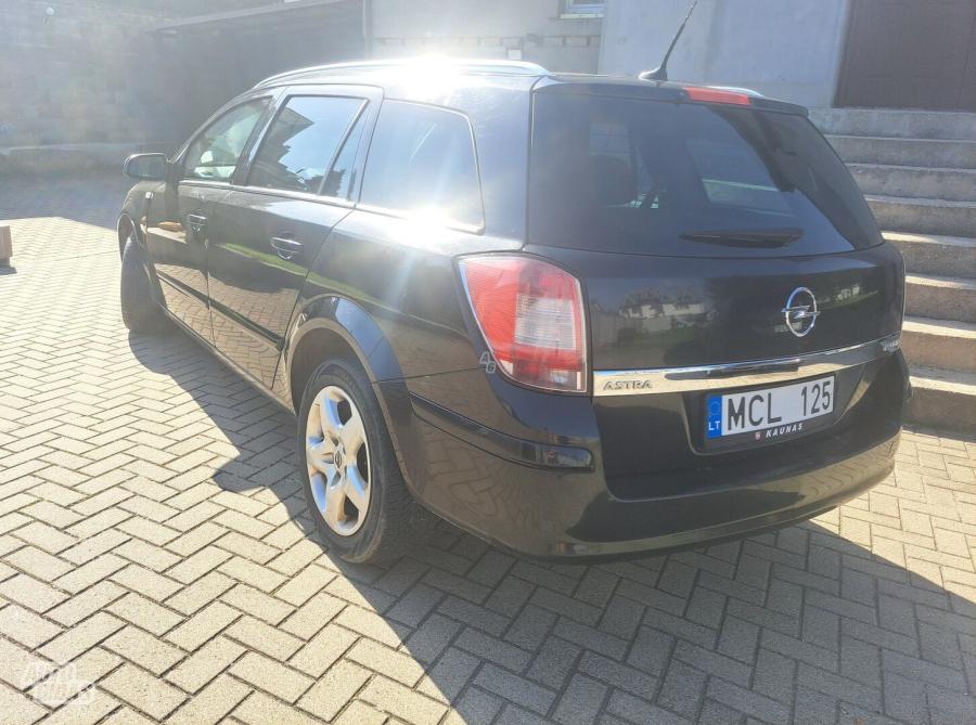 Black Opel Astra 2007 in Kaunas, with an engine capacity of 1.90 L and mileage of 270 thousand km for 1500 €, photo 6 on AUTOMOTO.COM.LV