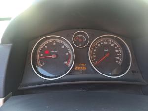 Black Opel Astra 2007 in Kaunas, with an engine capacity of 1.90 L and mileage of 270 thousand km for 1500 €, photo 11 on AUTOMOTO.COM.LV