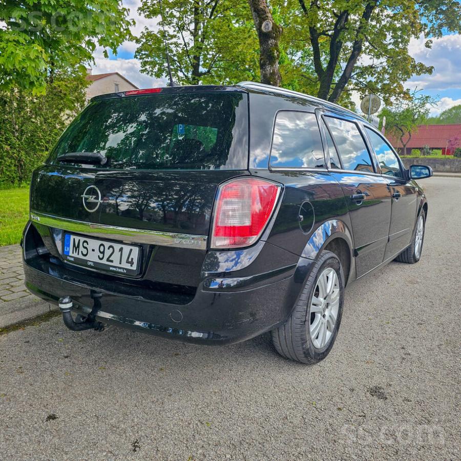 Melns Opel Astra 2008 Ogre, ar dzinēja tilpumu 1.70 L un nobraukumu 310 tūkst. km par 1850 €, foto 3 vietnē AUTOMOTO.COM.LV