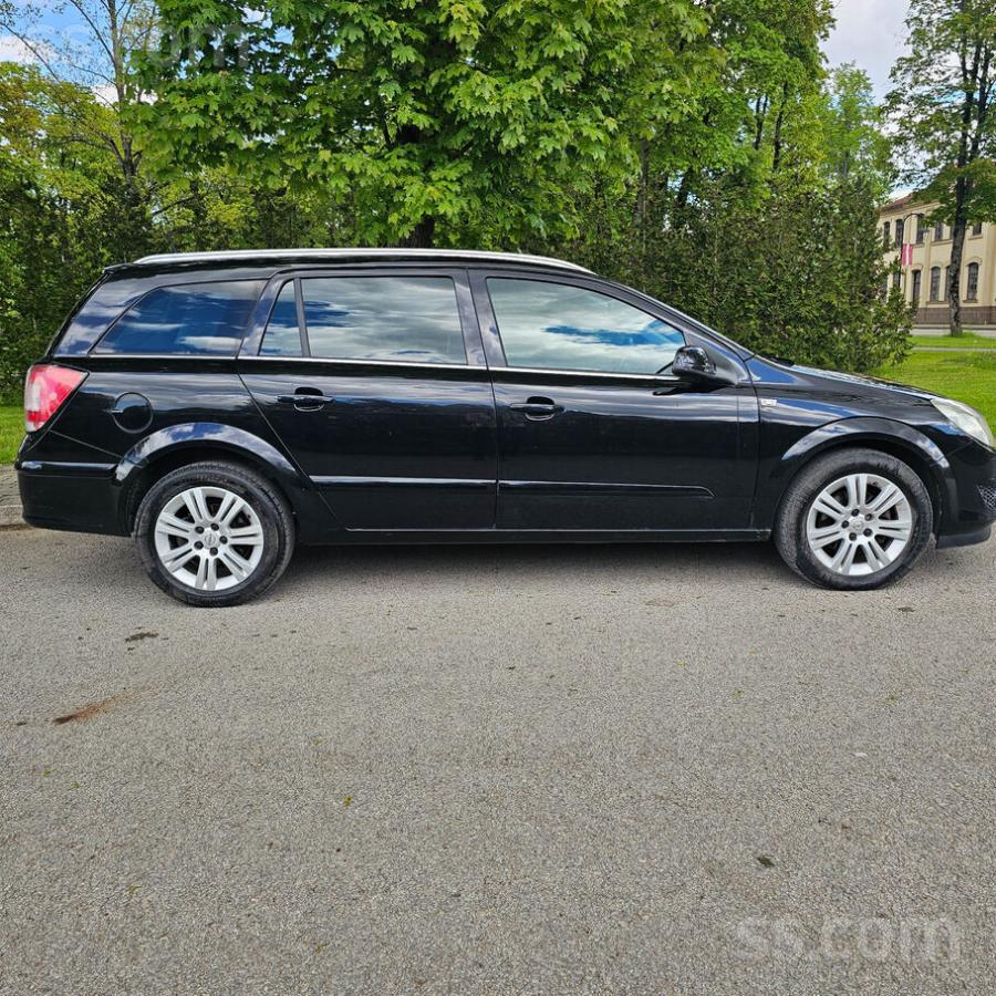 Melns Opel Astra 2008 Ogre, ar dzinēja tilpumu 1.70 L un nobraukumu 310 tūkst. km par 1850 €, foto 5 vietnē AUTOMOTO.COM.LV