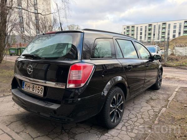 Black Opel Astra 2008 in Riga, with an engine capacity of 1.90 L and mileage of 251 thousand km for 1750 €, photo 4 on AUTOMOTO.COM.LV