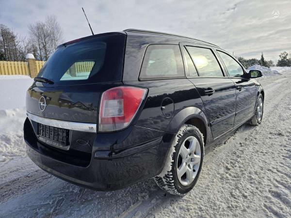 Black Opel Astra 2008 in Utena, with an engine capacity of 1.60 L and mileage of 220 thousand km for 1999 €, photo 4 on AUTOMOTO.COM.LV