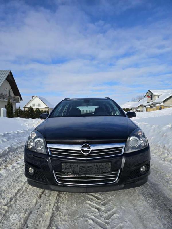 Black Opel Astra 2008 in Utena, with an engine capacity of 1.60 L and mileage of 220 thousand km for 1999 €, photo 8 on AUTOMOTO.COM.LV