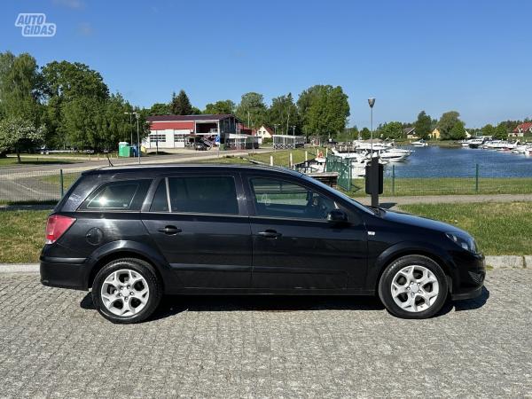 Black Opel Astra 2008 in Klaipeda, with an engine capacity of 1.70 L and mileage of 289 thousand km for 1450 €, photo 2 on AUTOMOTO.COM.LV