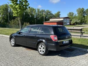 Black Opel Astra 2008 in Klaipeda, with an engine capacity of 1.70 L and mileage of 289 thousand km for 1450 €, photo 6 on AUTOMOTO.COM.LV