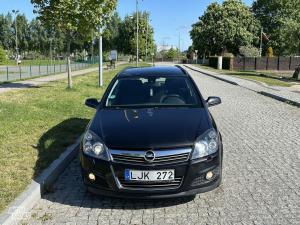 Black Opel Astra 2008 in Klaipeda, with an engine capacity of 1.70 L and mileage of 289 thousand km for 1450 €, photo 9 on AUTOMOTO.COM.LV