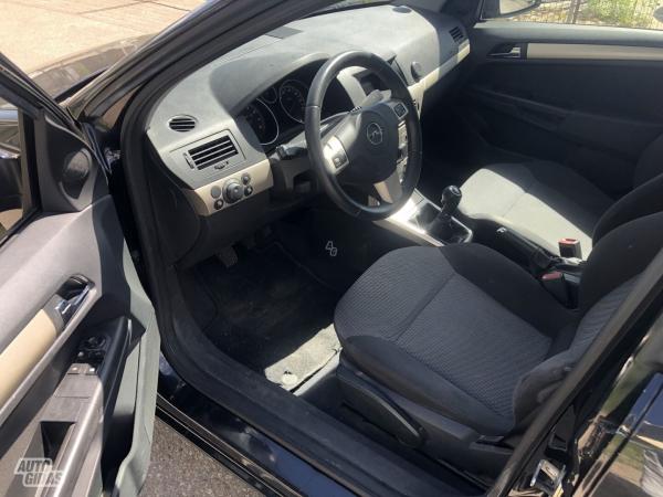 Black Opel Astra 2008 in Marijampole, with an engine capacity of 1.60 L and mileage of 220 thousand km for 1650 €, photo 9 on AUTOMOTO.COM.LV