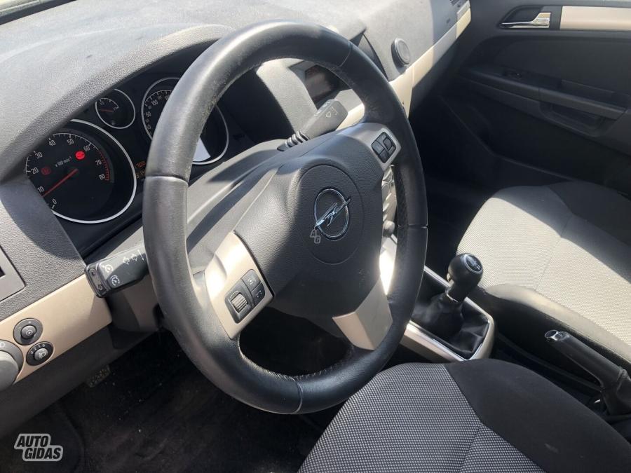 Melns Opel Astra 2008 Marijampole, ar dzinēja tilpumu 1.60 L un nobraukumu 220 tūkst. km par 1650 €, foto 11 vietnē AUTOMOTO.COM.LV