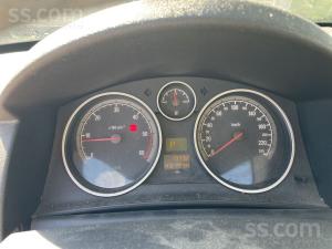 Melns Opel Astra 2008 Rīga, ar dzinēja tilpumu 1.90 L un nobraukumu 430 tūkst. km par 690 €, foto 17 vietnē AUTOMOTO.COM.LV