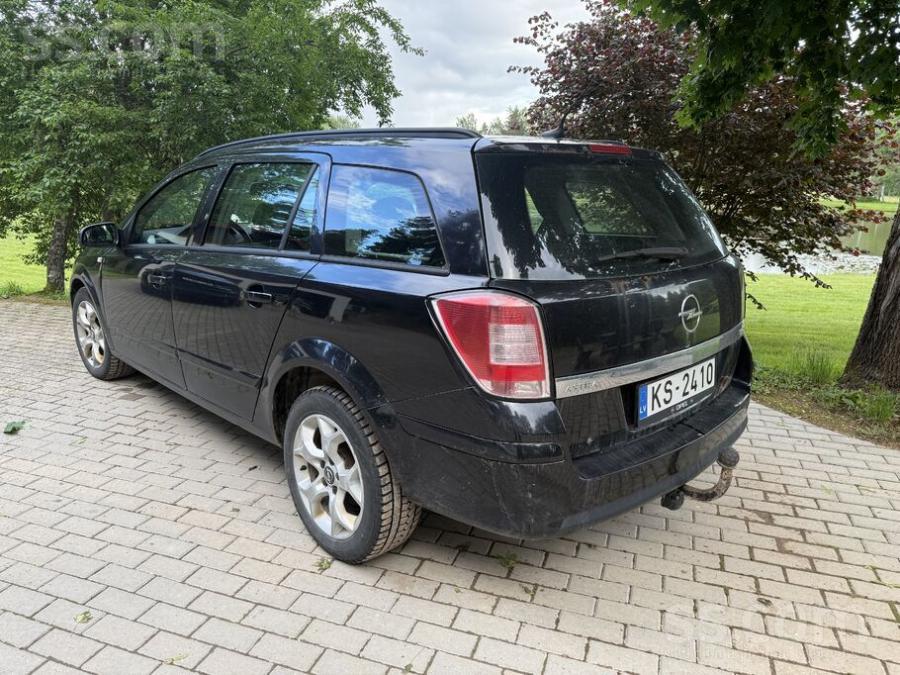 Melns Opel Astra 2008 Kuldīga, ar dzinēja tilpumu 2.00 L un nobraukumu 378 tūkst. km par 1700 €, foto 3 vietnē AUTOMOTO.COM.LV
