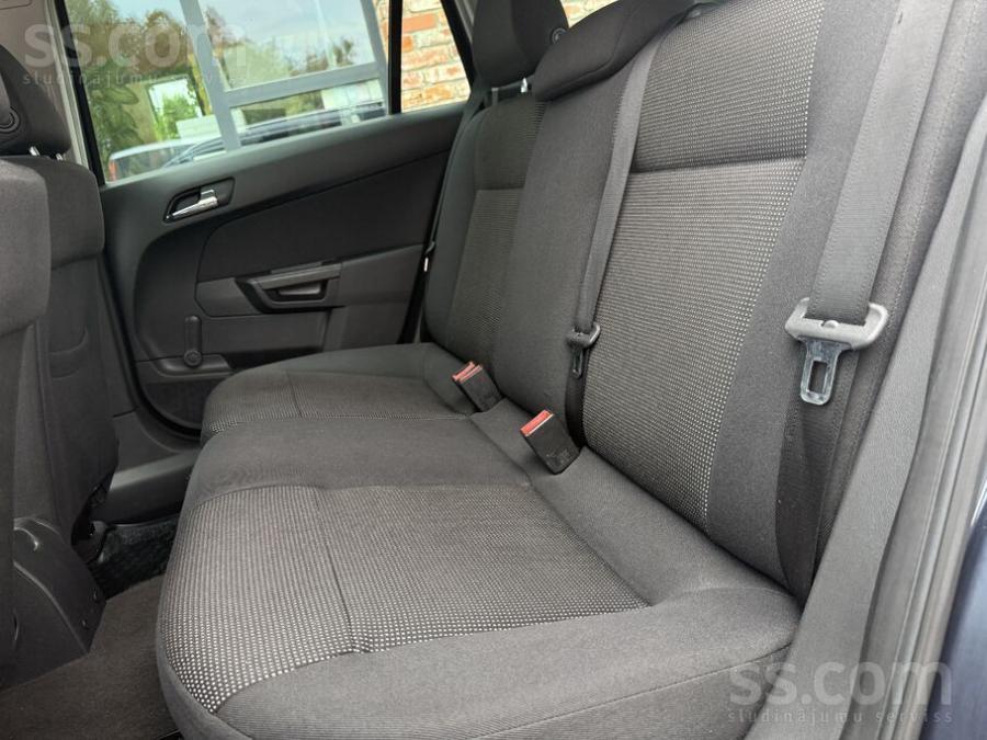 Melns Opel Astra 2008 Talsi, ar dzinēja tilpumu 1.70 L un nobraukumu 271 tūkst. km par 2970 €, foto 3 vietnē AUTOMOTO.COM.LV
