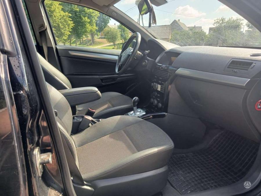 Melns Opel Astra 2008 Kelmė, ar dzinēja tilpumu 1.80 L un nobraukumu 247 tūkst. km par 2750 €, foto 10 vietnē AUTOMOTO.COM.LV
