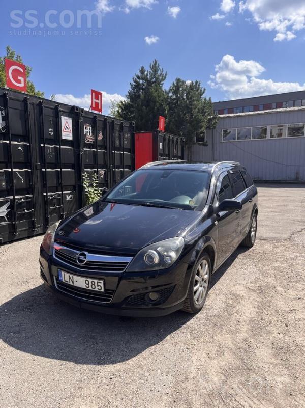 Melns Opel Astra 2008 Rīga, ar dzinēja tilpumu 1.90 L un nobraukumu 291 tūkst. km par 1450 €, foto 1 vietnē AUTOMOTO.COM.LV