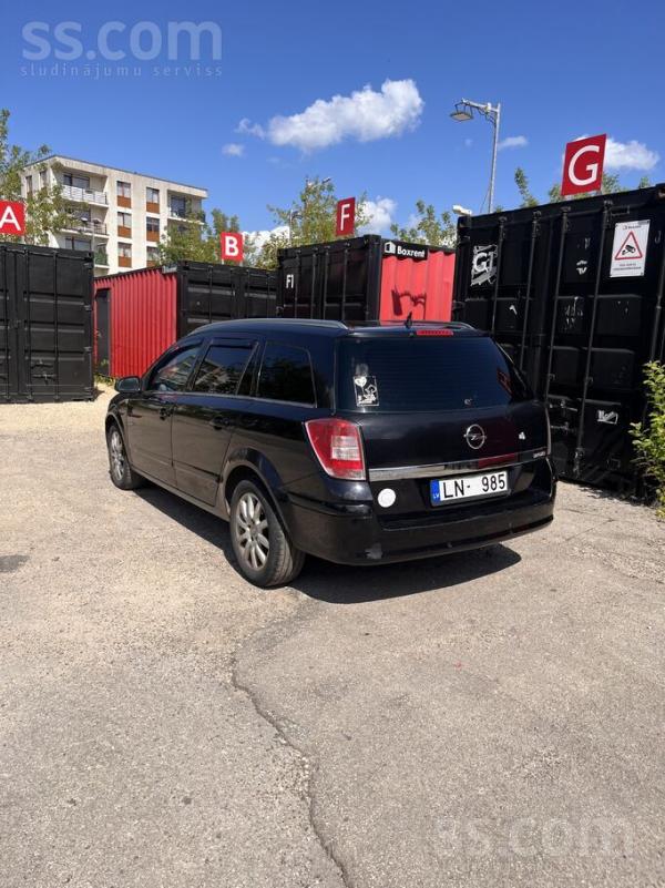 Melns Opel Astra 2008 Rīga, ar dzinēja tilpumu 1.90 L un nobraukumu 291 tūkst. km par 1450 €, foto 2 vietnē AUTOMOTO.COM.LV