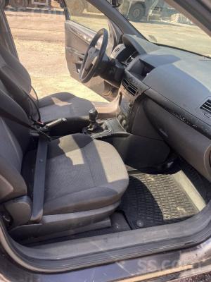 Melns Opel Astra 2008 Rīga, ar dzinēja tilpumu 1.90 L un nobraukumu 291 tūkst. km par 1450 €, foto 13 vietnē AUTOMOTO.COM.LV