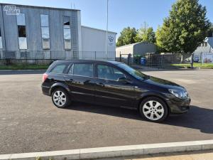Black Opel Astra 2008 in Birzai, with an engine capacity of 1.90 L and mileage of 357 thousand km for 1399 €, photo 4 on AUTOMOTO.COM.LV