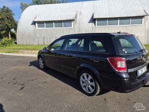 Black Opel Astra 2008 in Birzai, with an engine capacity of 1.90 L and mileage of 357 thousand km for 1399 €, photo 7 on AUTOMOTO.COM.LV