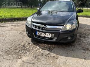 Melns Opel Astra 2008 Rīga, ar dzinēja tilpumu 1.70 L un nobraukumu 360 tūkst. km par 1000 €, foto  vietnē AUTOMOTO.COM.LV