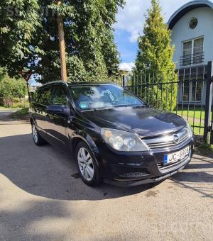 Melns Opel Astra 2008 Rīga, ar dzinēja tilpumu 1.90 L un nobraukumu 265 tūkst. km par 830 €, foto  vietnē AUTOMOTO.COM.LV