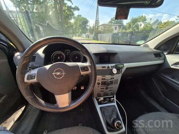 Melns Opel Astra 2008 Rīga, ar dzinēja tilpumu 1.90 L un nobraukumu 265 tūkst. km par 830 €, foto 4 vietnē AUTOMOTO.COM.LV