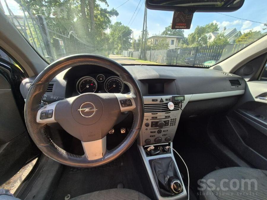 Melns Opel Astra 2008 Rīga, ar dzinēja tilpumu 1.90 L un nobraukumu 265 tūkst. km par 830 €, foto 4 vietnē AUTOMOTO.COM.LV