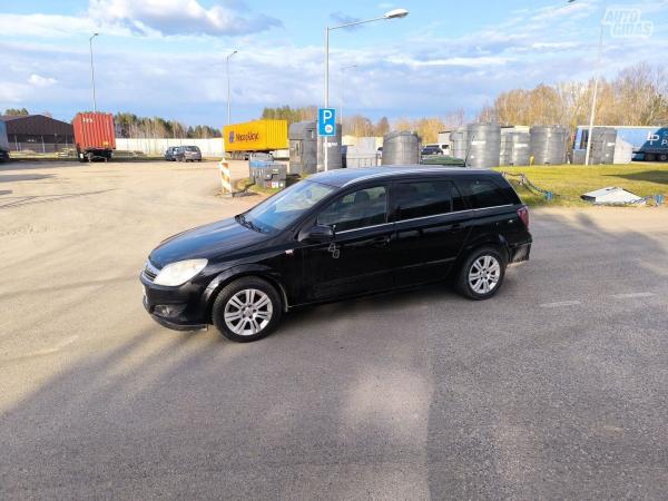 Black Opel Astra 2009 in Kaunas, with an engine capacity of 1.70 L and mileage of 296 thousand km for 1290 €, photo 1 on AUTOMOTO.COM.LV