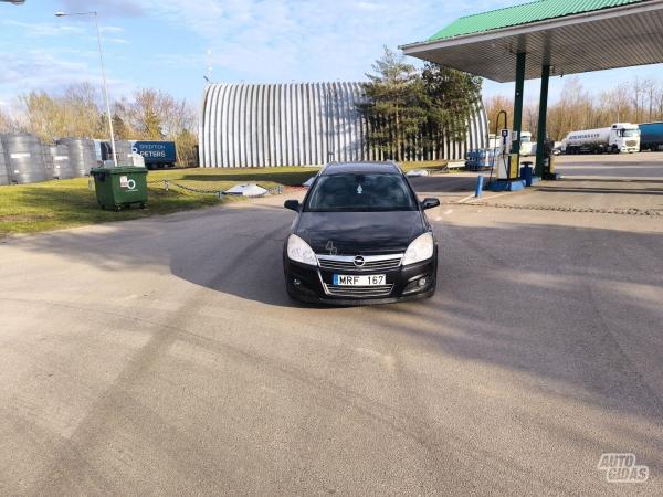 Black Opel Astra 2009 in Kaunas, with an engine capacity of 1.70 L and mileage of 296 thousand km for 1290 €, photo 2 on AUTOMOTO.COM.LV