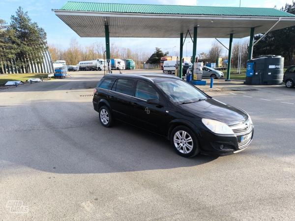 Black Opel Astra 2009 in Kaunas, with an engine capacity of 1.70 L and mileage of 296 thousand km for 1290 €, photo 7 on AUTOMOTO.COM.LV