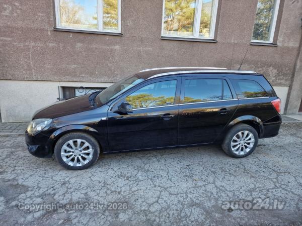 Black Opel Astra 2009 in Tallinn, with an engine capacity of 1.60 L and mileage of 242 thousand km for 1750 €, photo 6 on AUTOMOTO.COM.LV